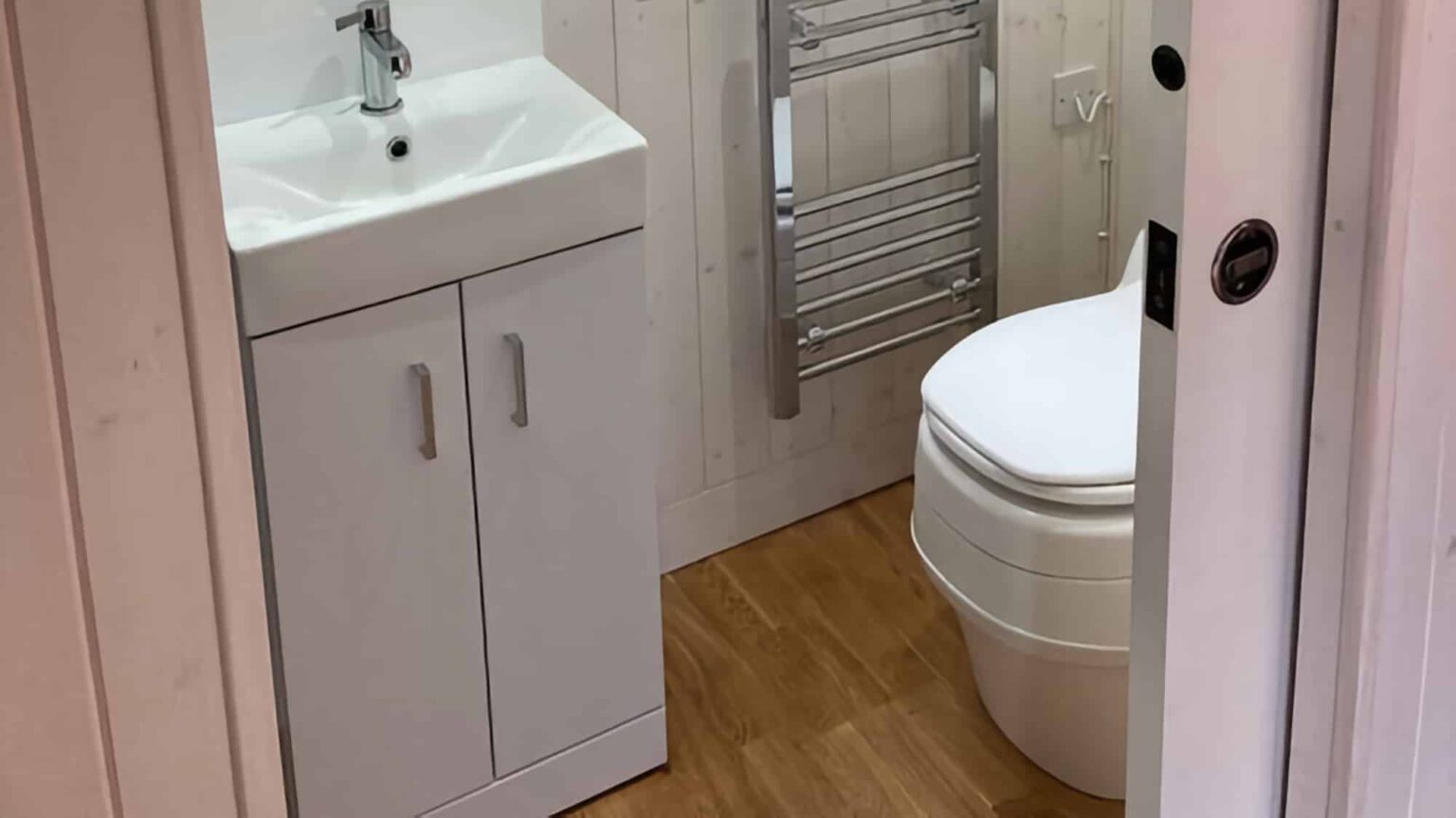 Client 'delighted' with Separett Villa in luxury cabin - WooWoo ...