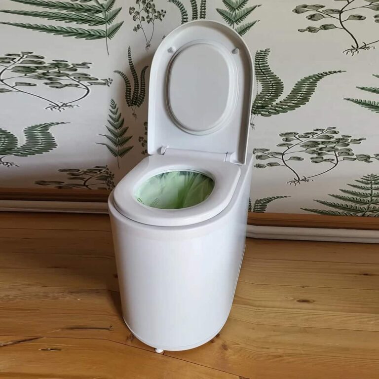Ekohytte Freezing Toilet - WooWoo Waterless and Composting Toilets